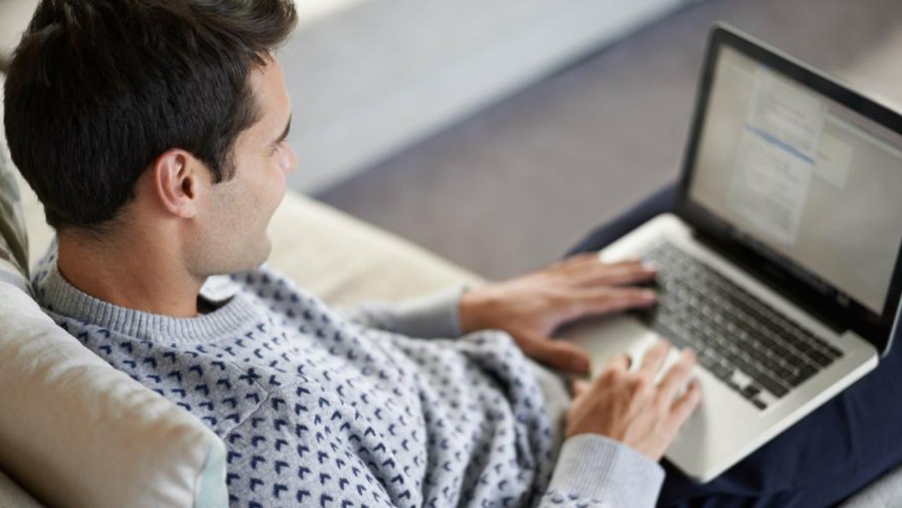 5 Pros & Cons Of Internet For Job Fulfilment - SuccessYeti